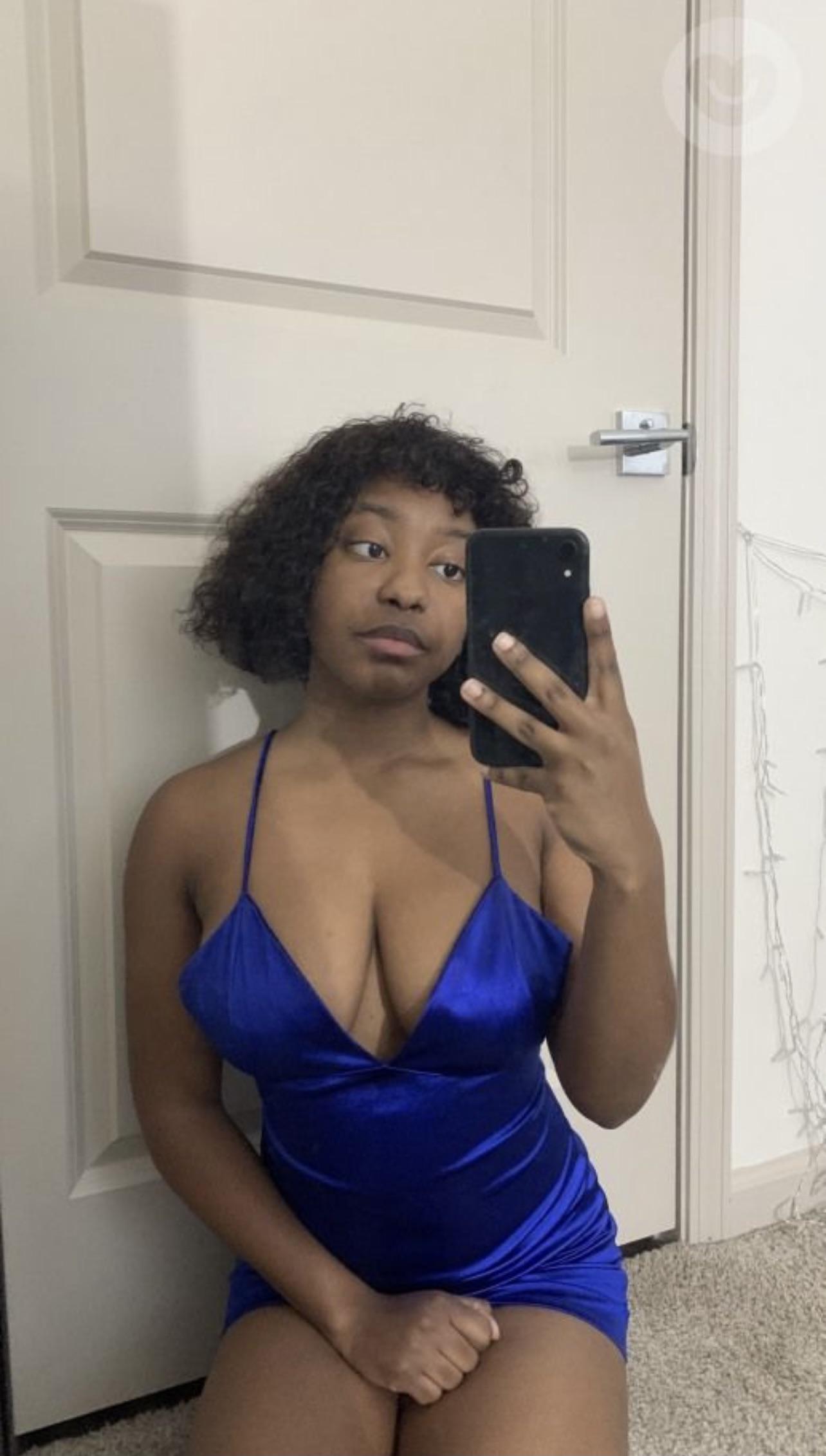 girl I’m talking to has huge tiddies 😖 | Scrolller