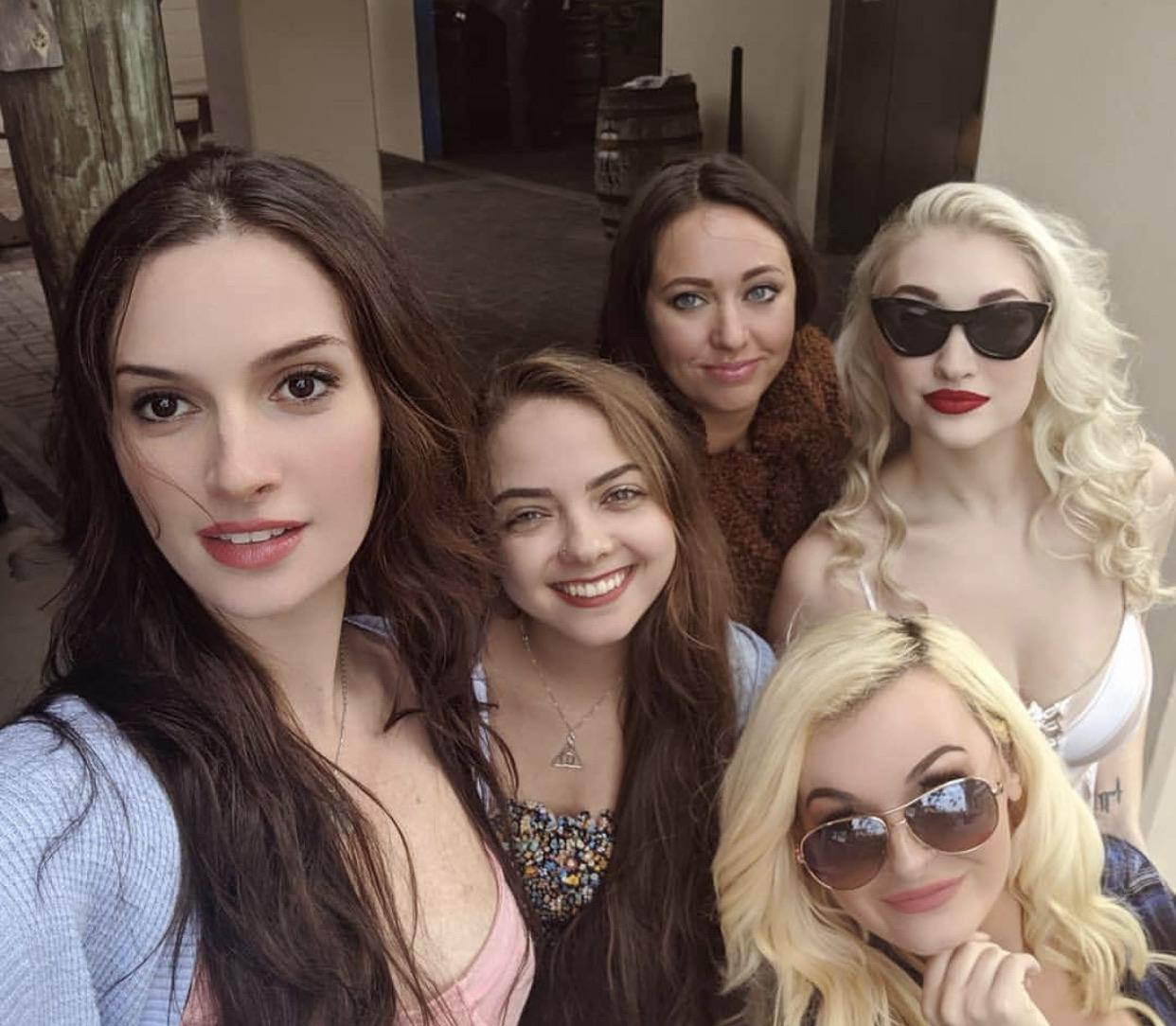 Girl Squad | Scrolller