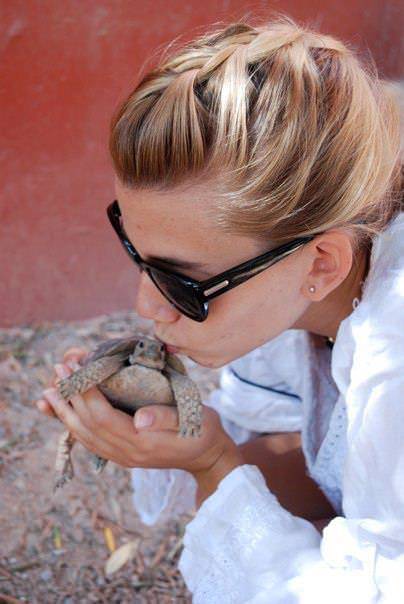 Girl with turtle | Scrolller