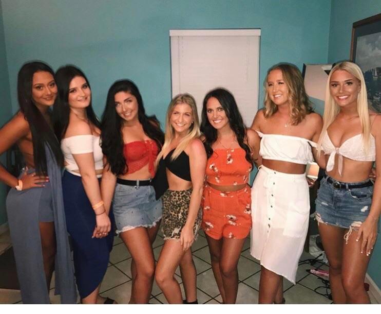 Girls night out | Scrolller