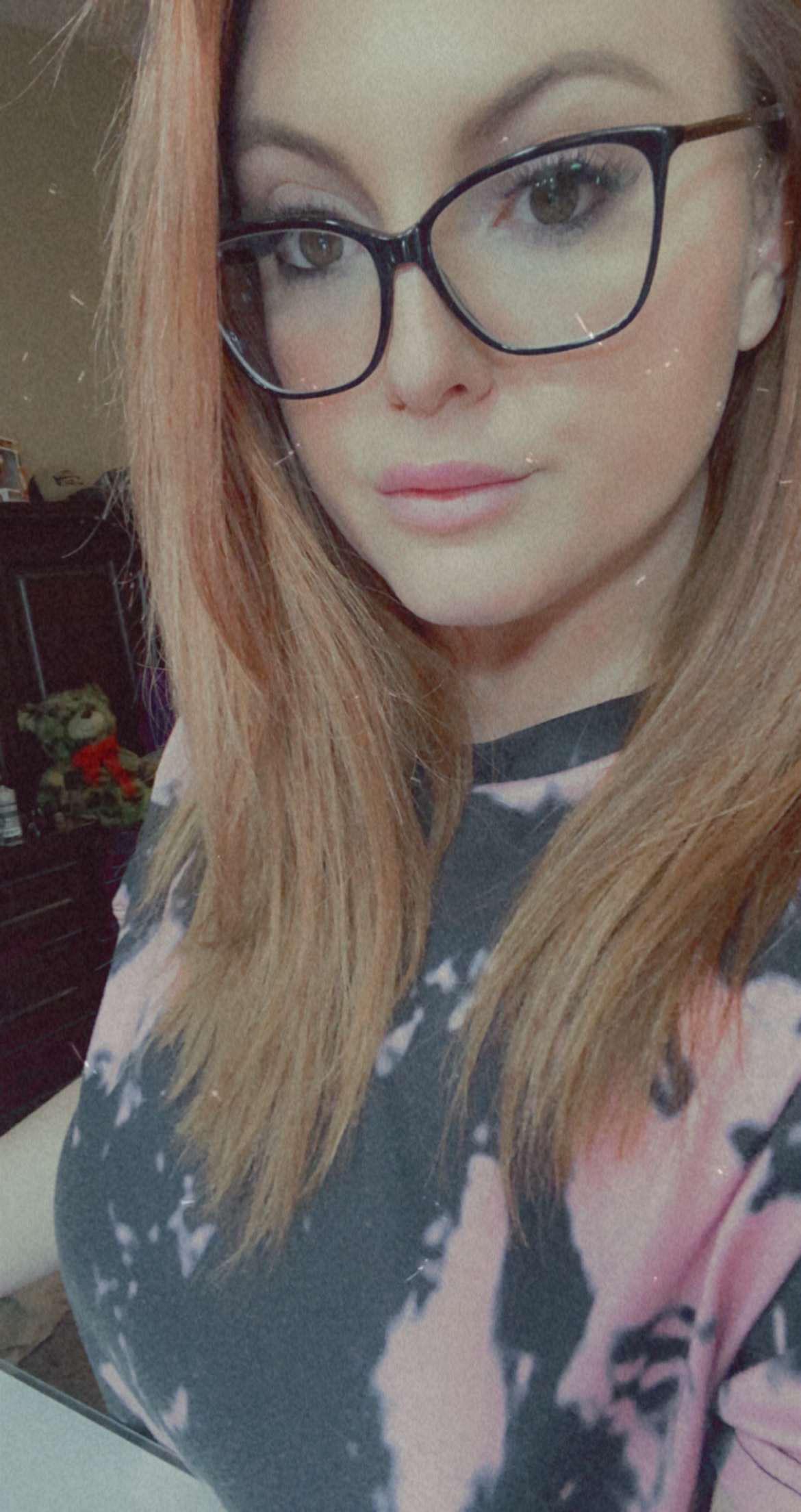 Girls with glasses are damn cute! | Scrolller