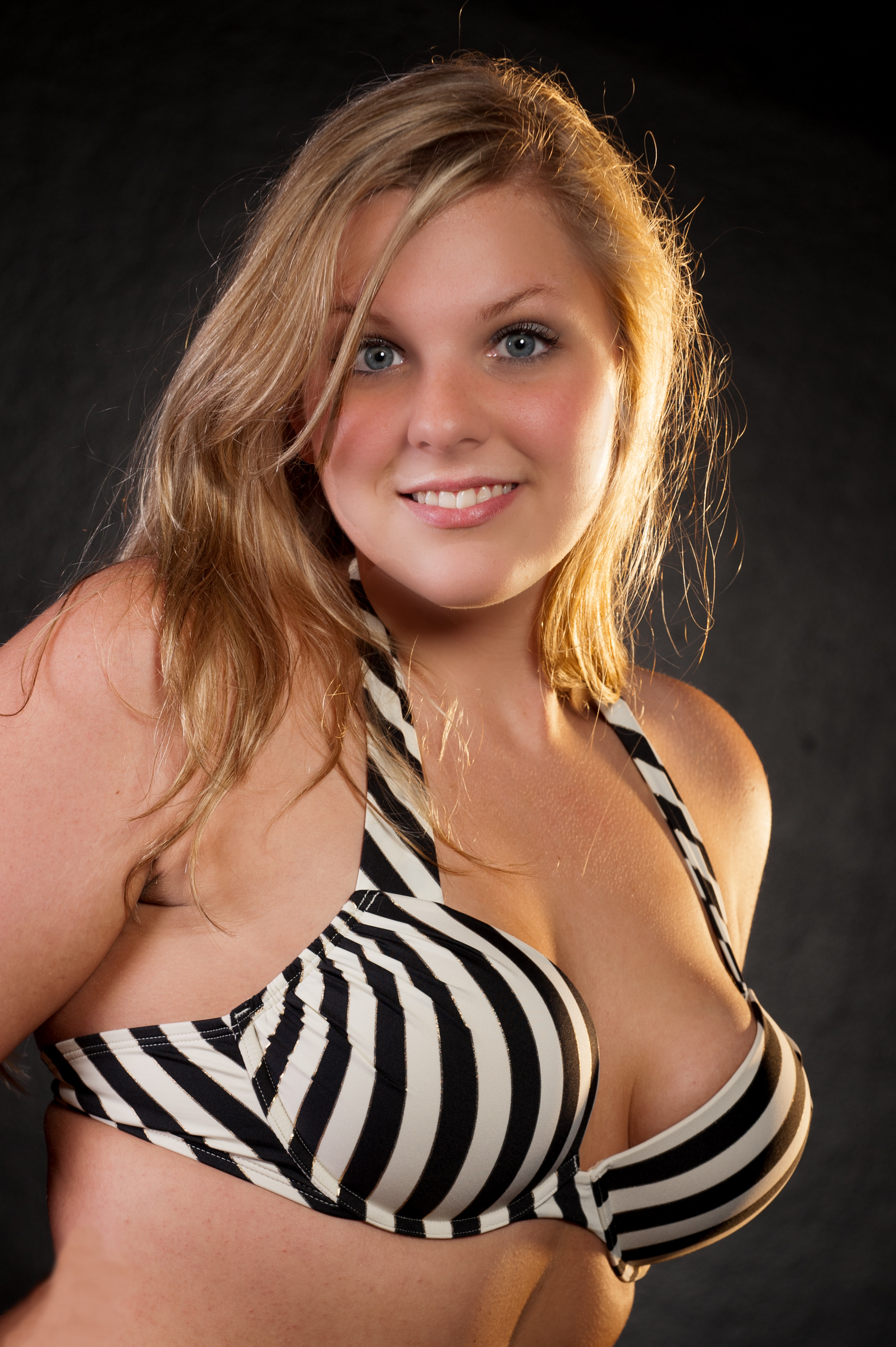 Glamour shot in her Bombshell Bikini | Scrolller