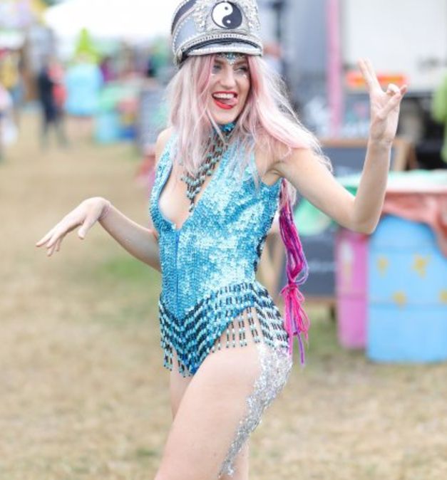 glasto glitter girl | Scrolller