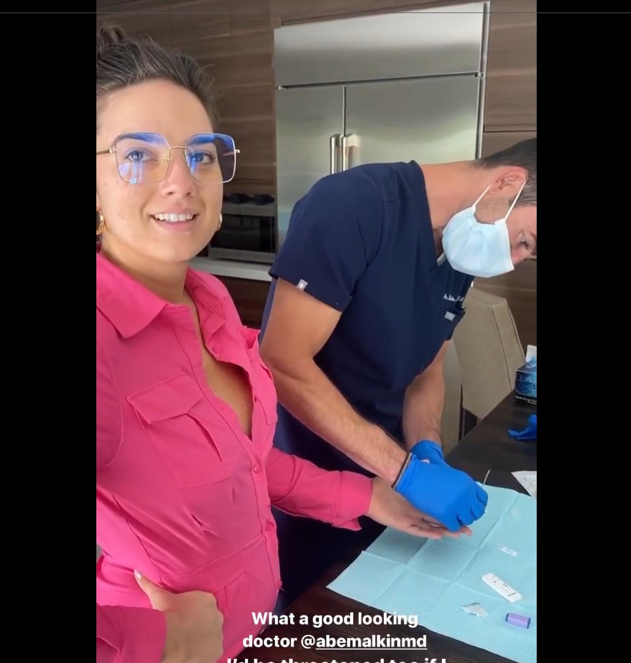 God I wanna rip her shirt open | Scrolller