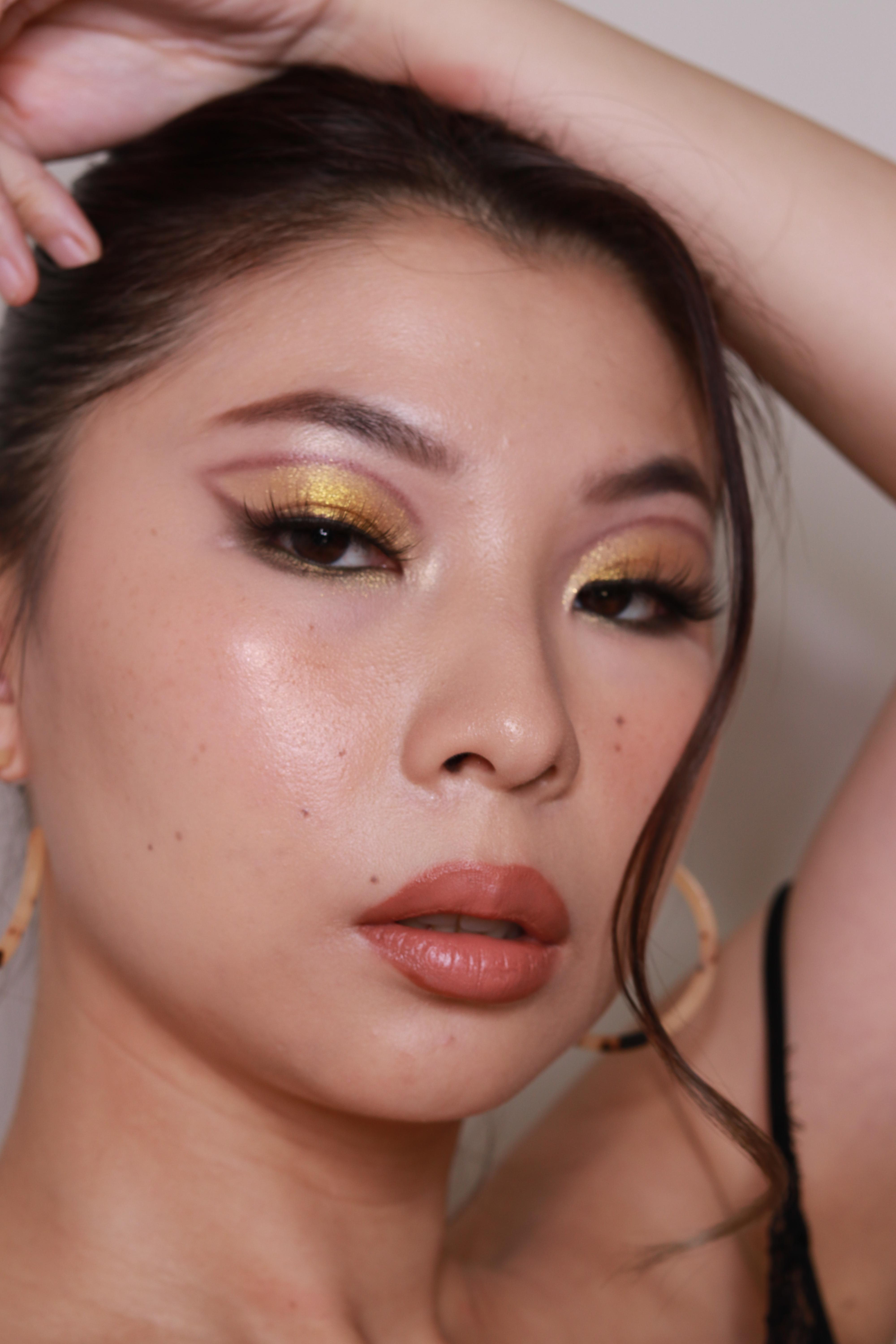Gold Brown Graphic Liner Look | Scrolller