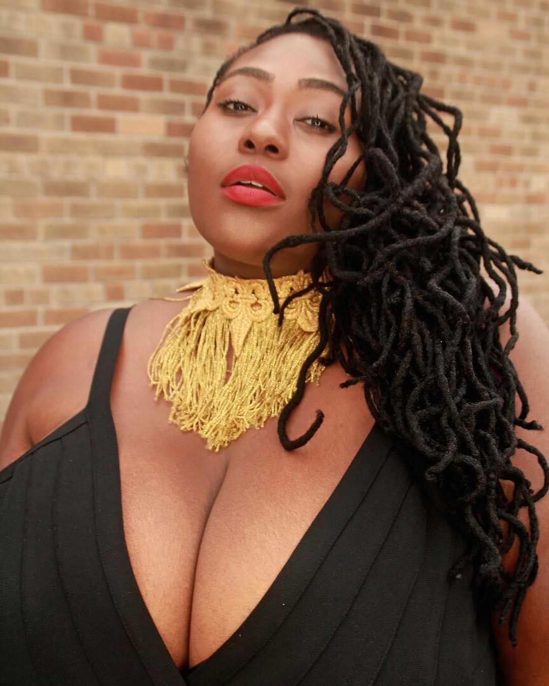 Gold Necklace | Scrolller