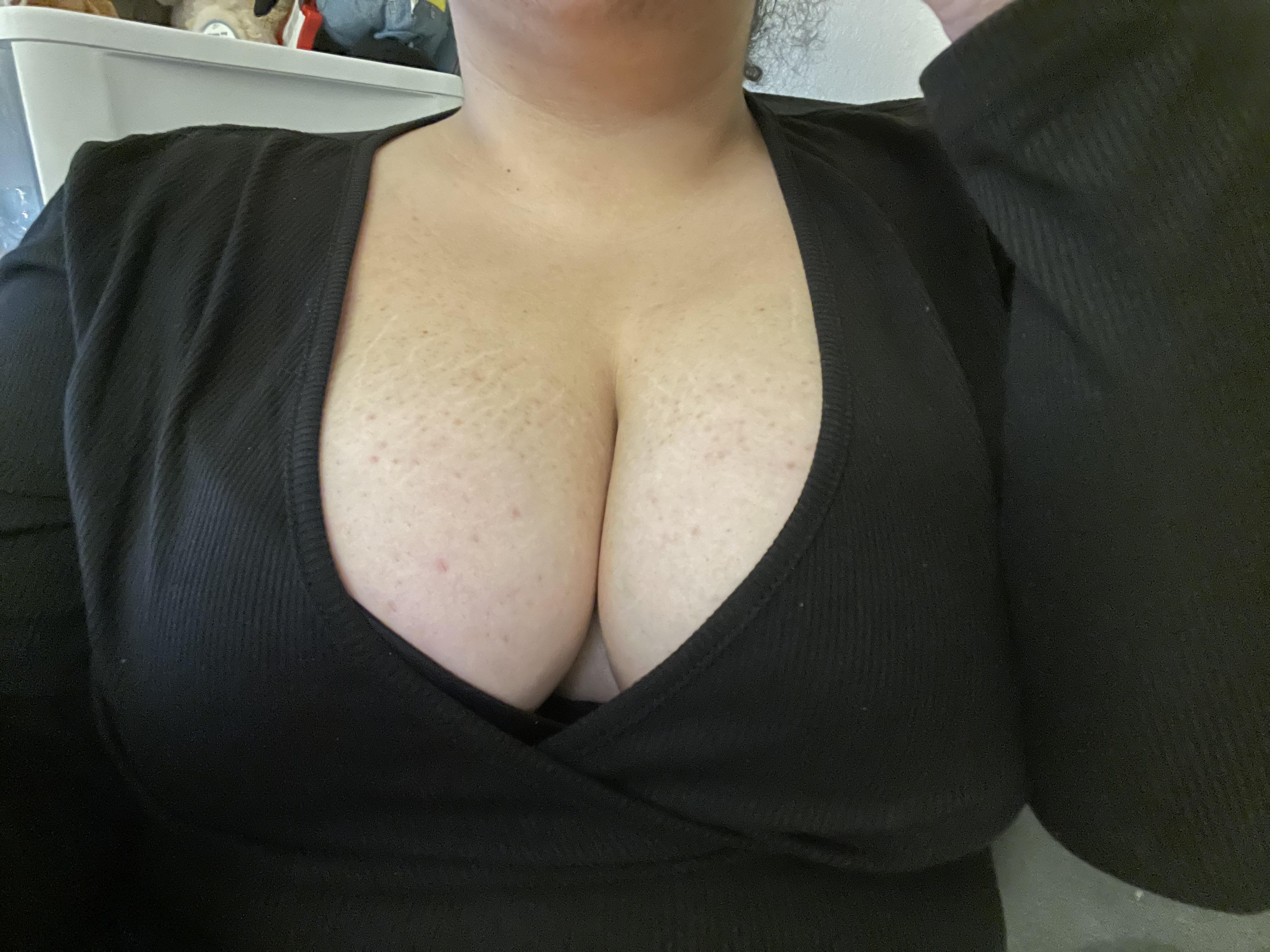 Good afternoon 🤍 | Scrolller