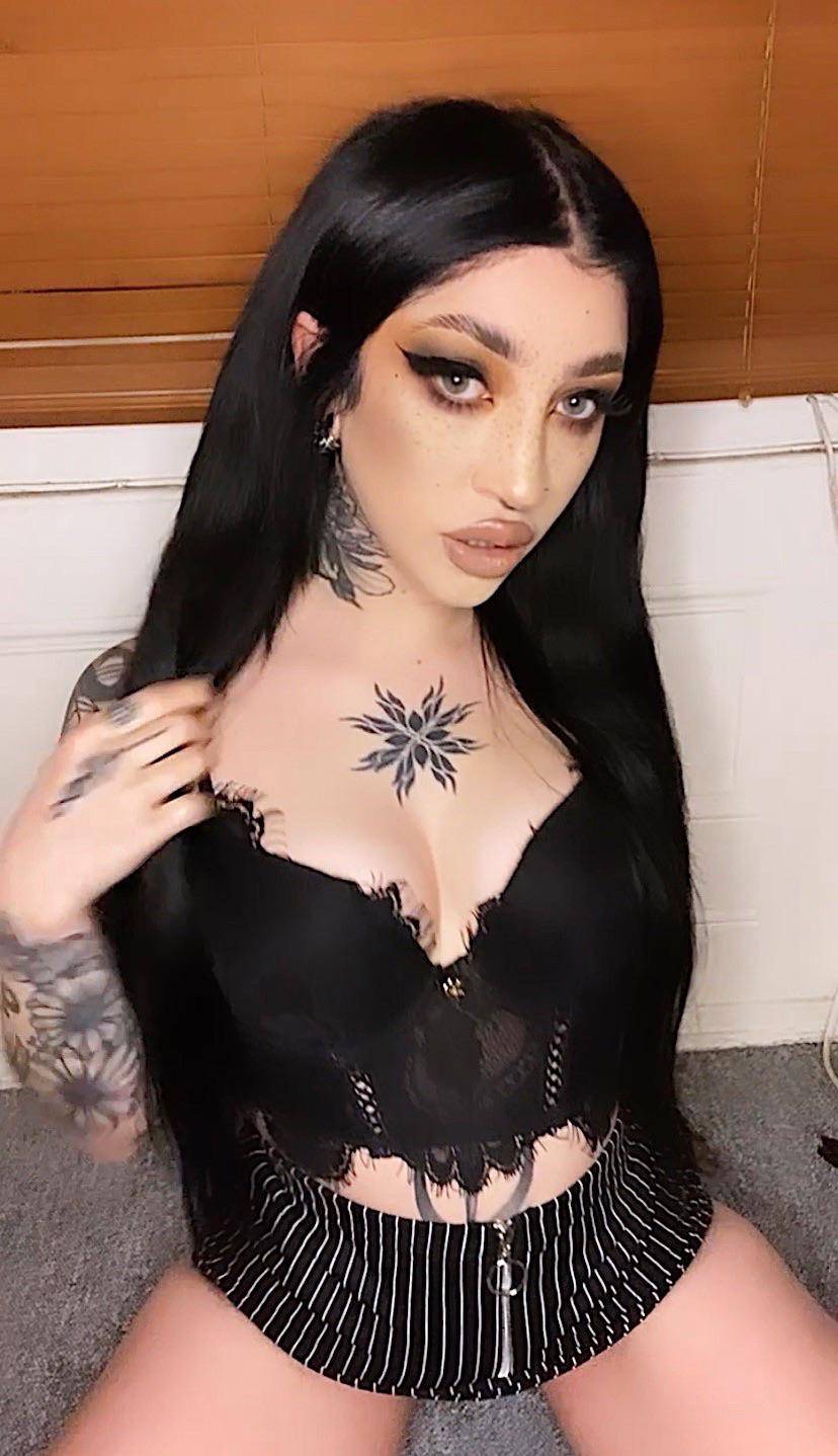 goth slut | Scrolller