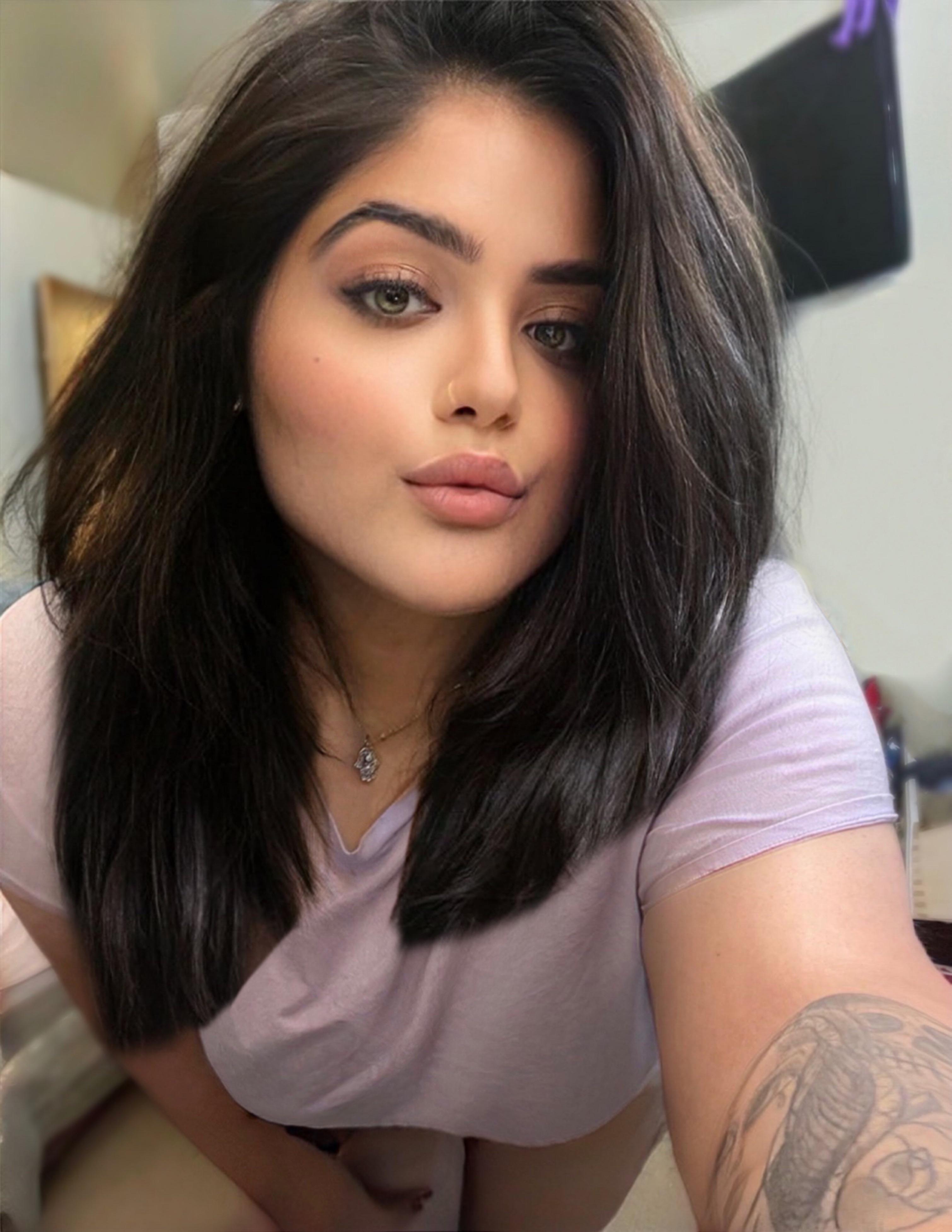 Good evening🥰🌙 (f25) | Scrolller