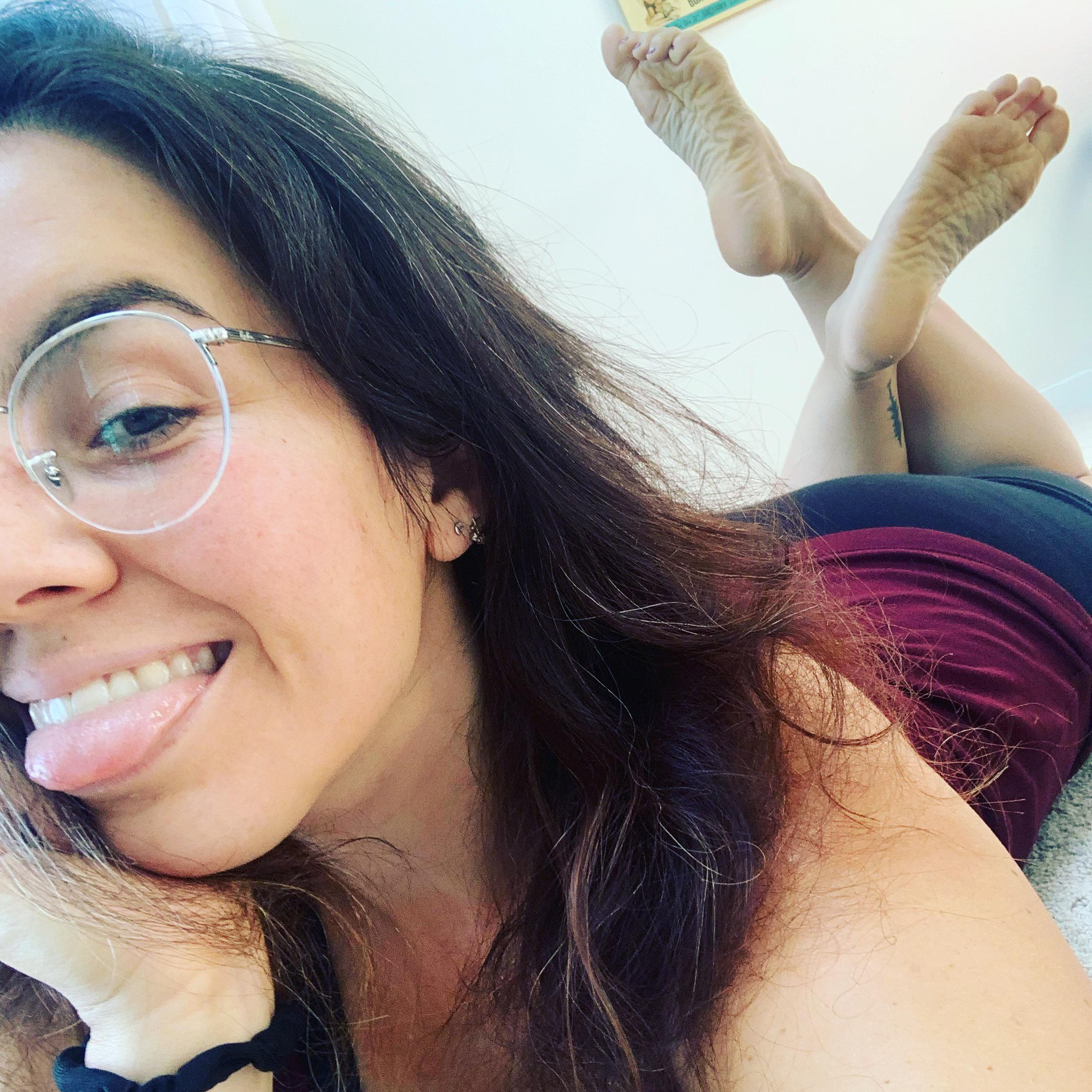 Good morning 🖤 DMs welcome | Scrolller