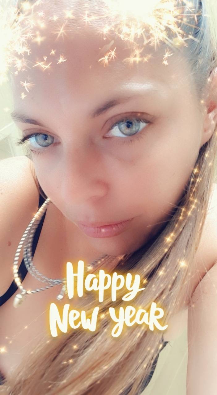 🎉GOODBYE 2020... Hello 2021!!🎉 hope 2021 is better for ALL of us ♥️💜 | Scrolller