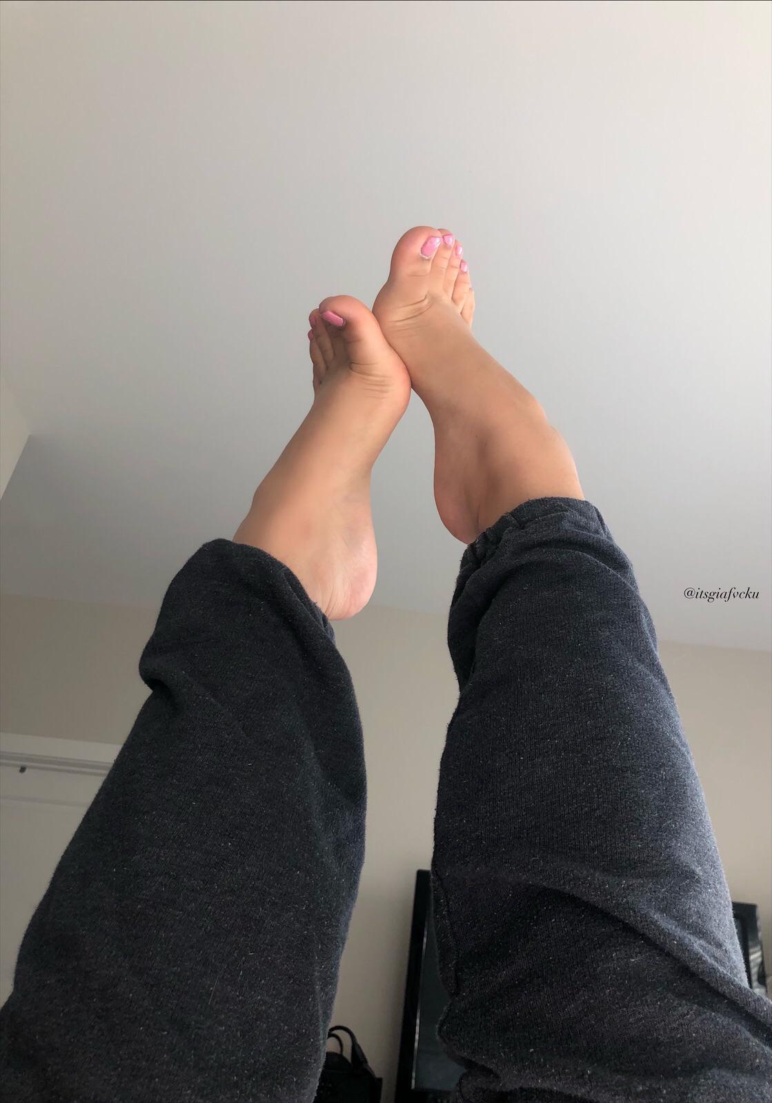Toes and arches | Scrolller