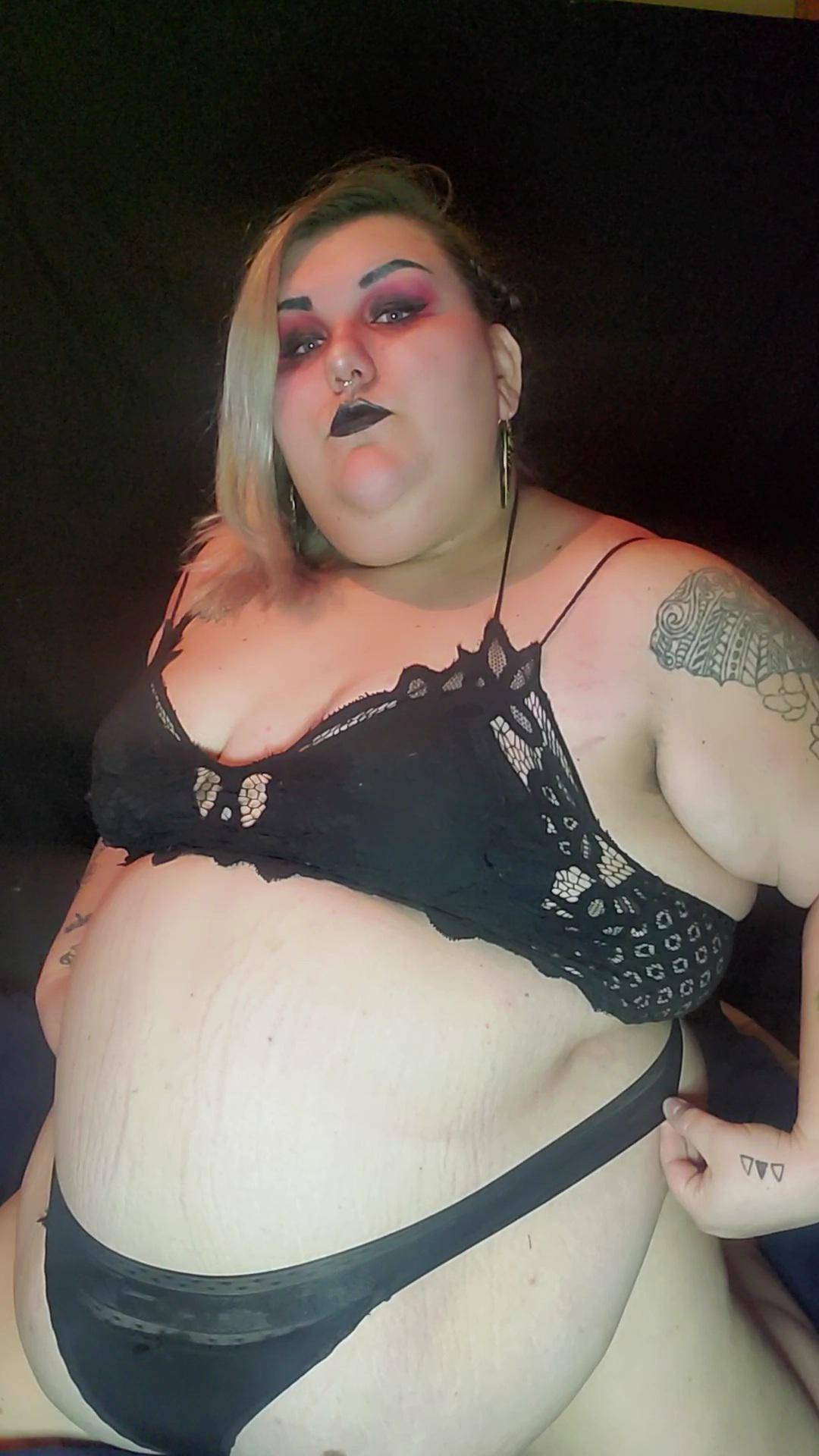 😍🤤 goodness I love black thongs | Scrolller