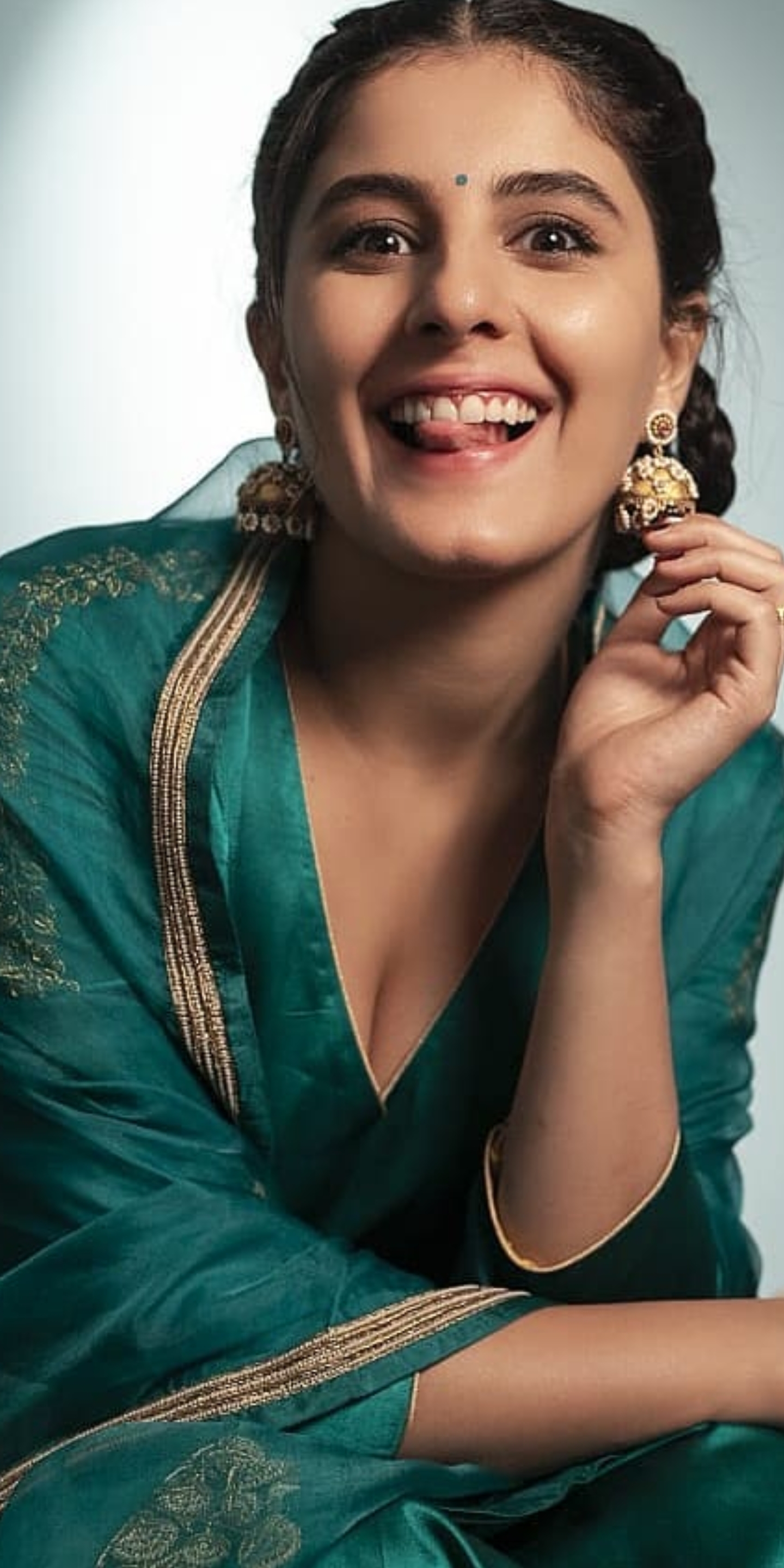 Goofy Isha Talwar! | Scrolller