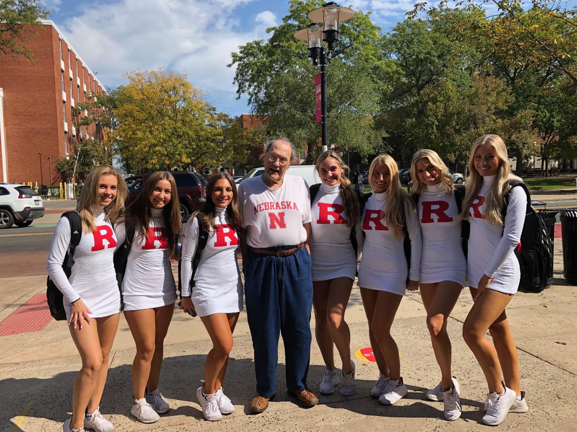 Gorgeous Cheerleaders… But Which One Scrolller