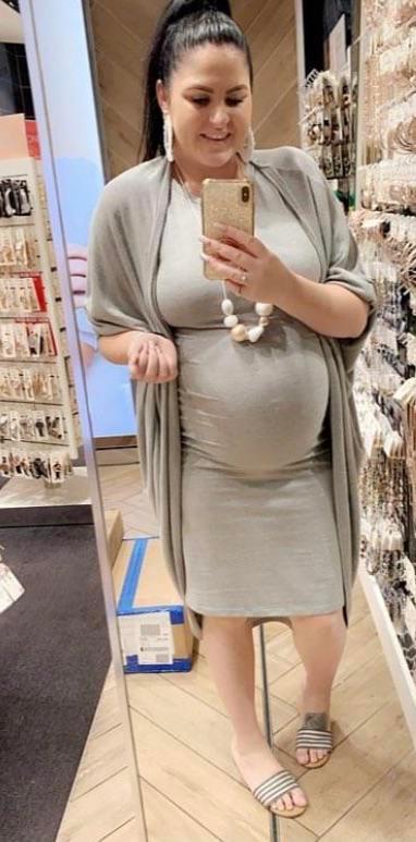 Gorgeous curves for this pregnant Aussie 🇦🇺 | Scrolller