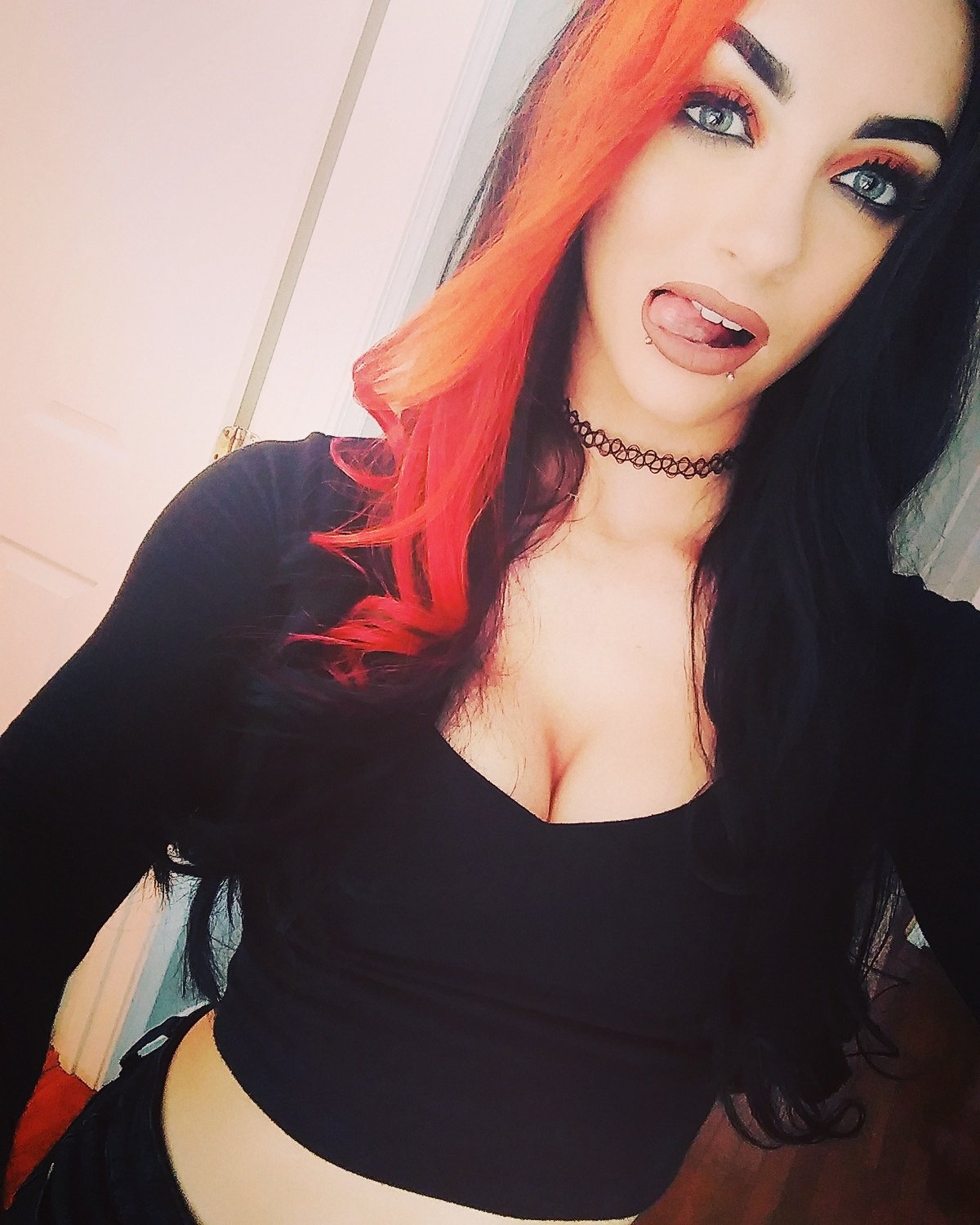 Gorgeous Priscilla Kelly | Scrolller