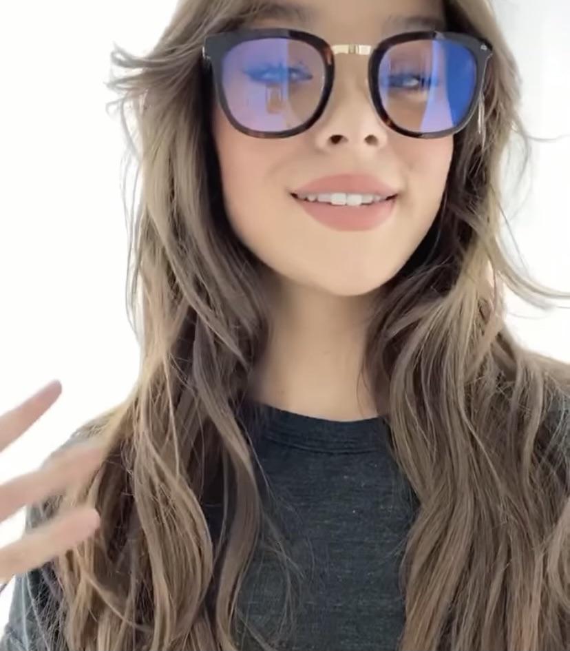 gorgeous with glasses | Scrolller