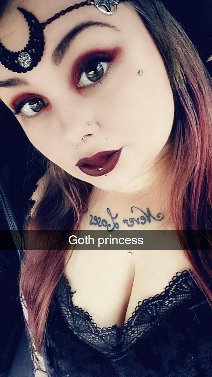 Goth princess | Scrolller