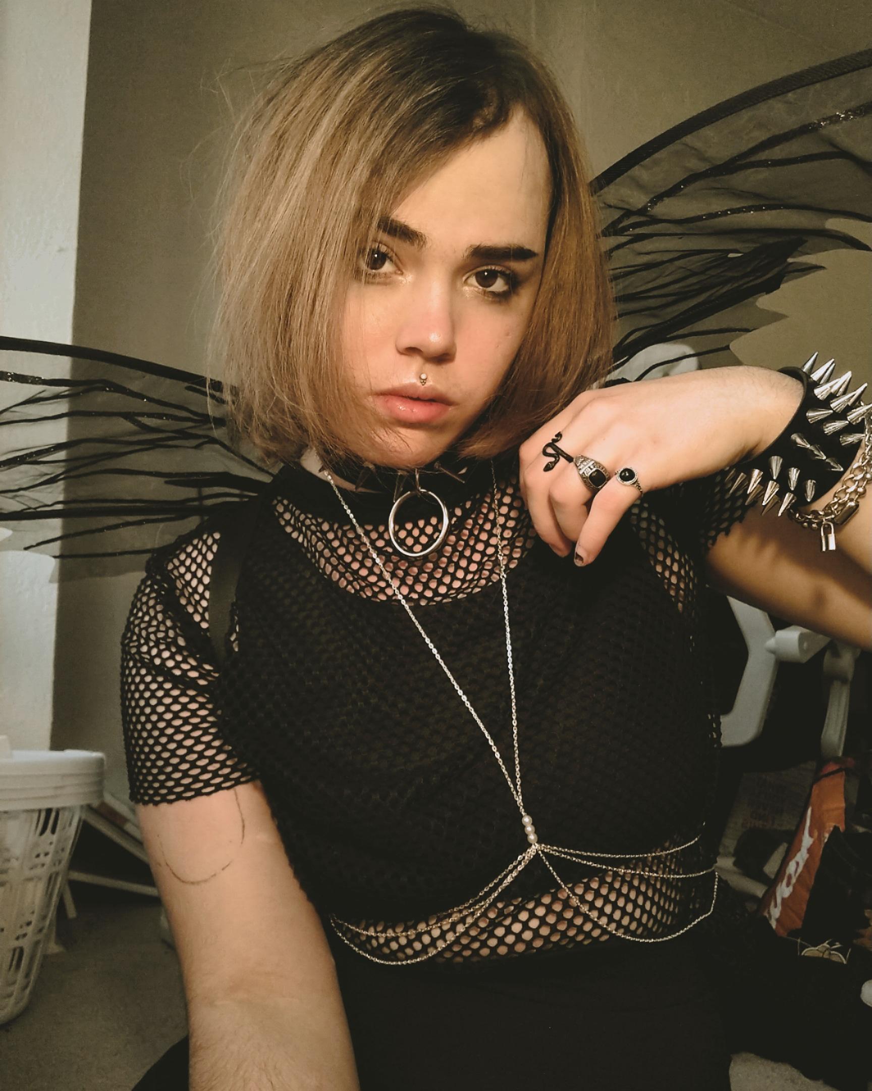 Gothic fairy boi 🧚 | Scrolller