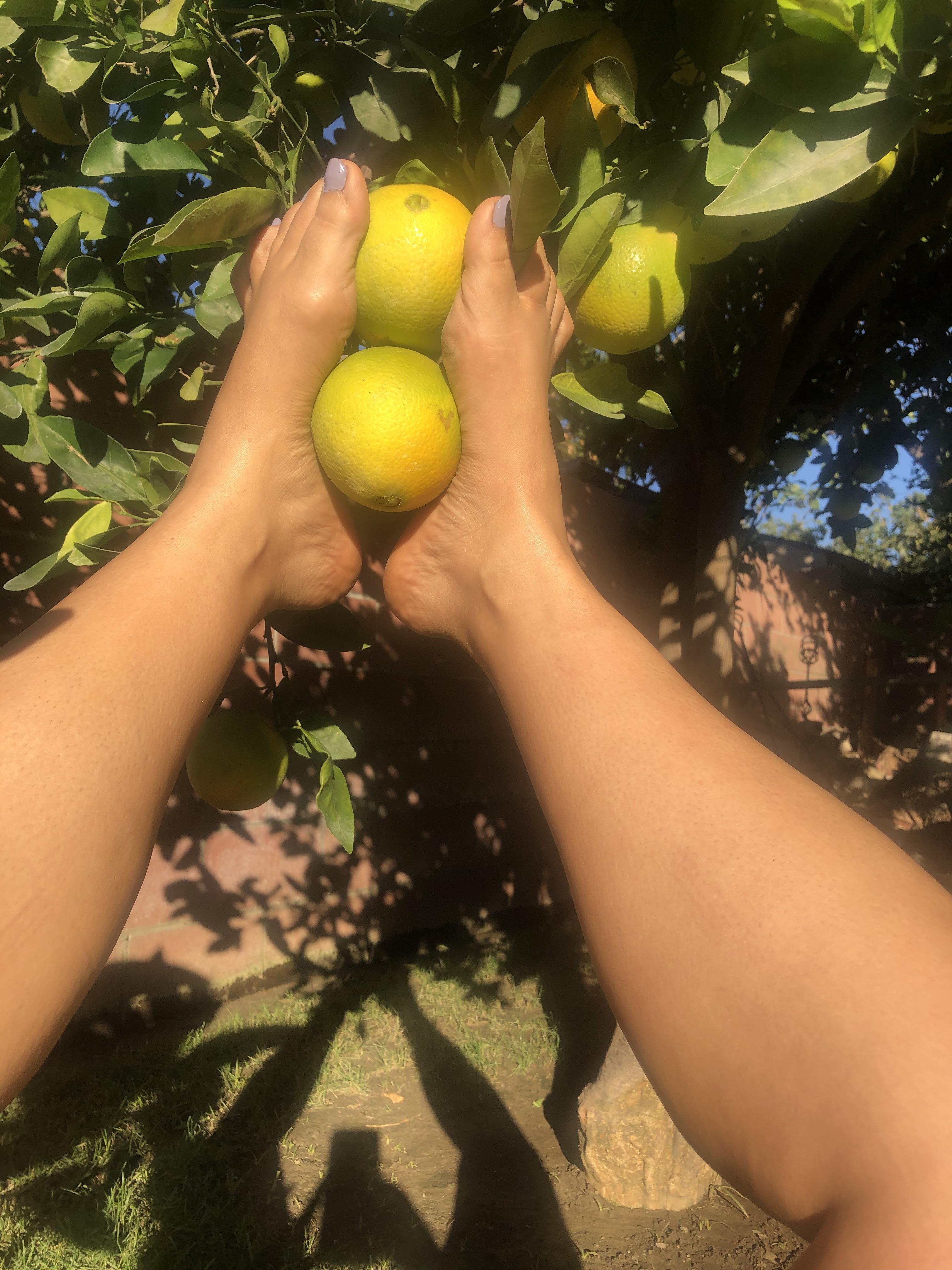 grabbing balls | Scrolller