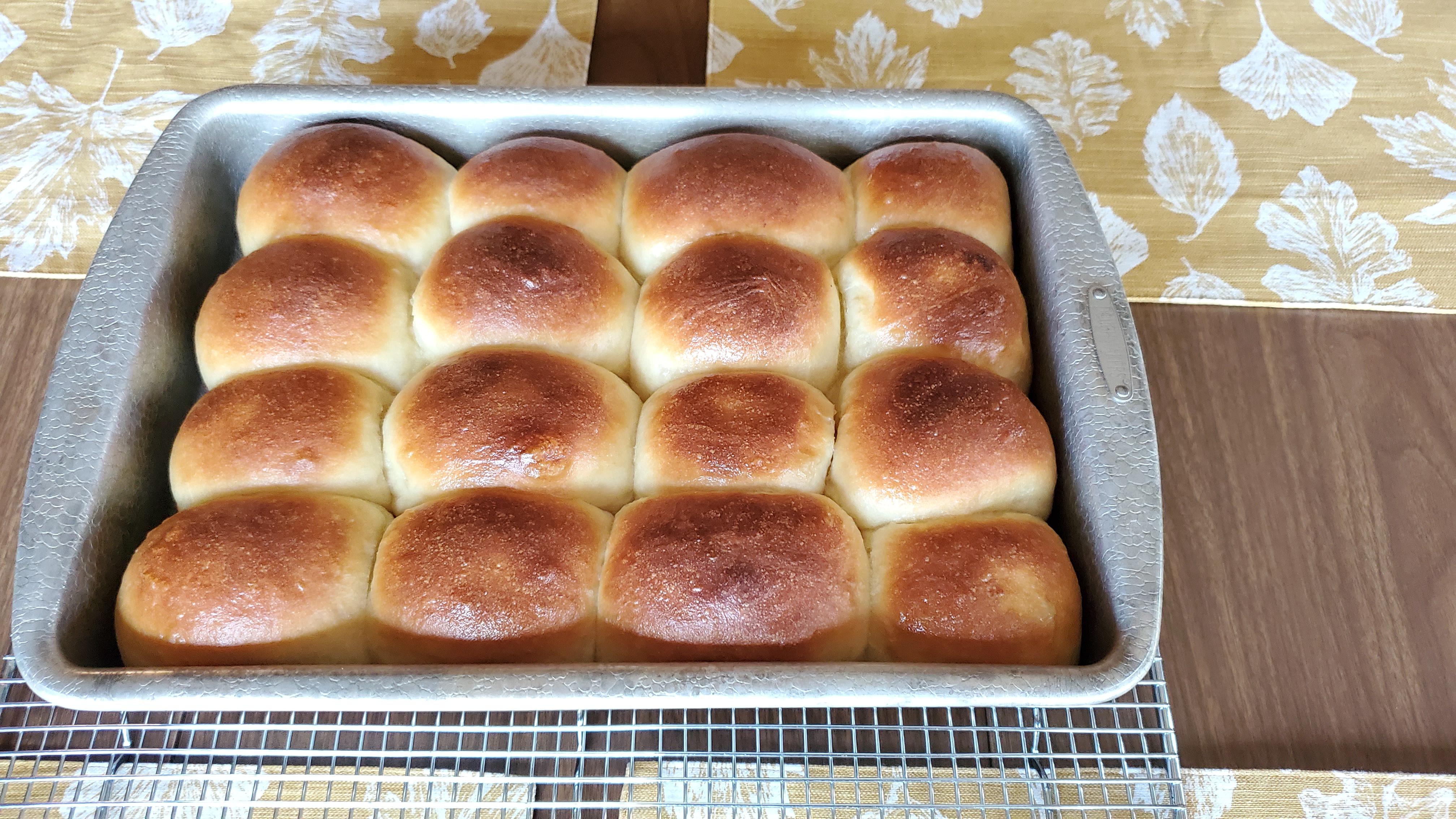 Grandma's Yeast Rolls | Scrolller