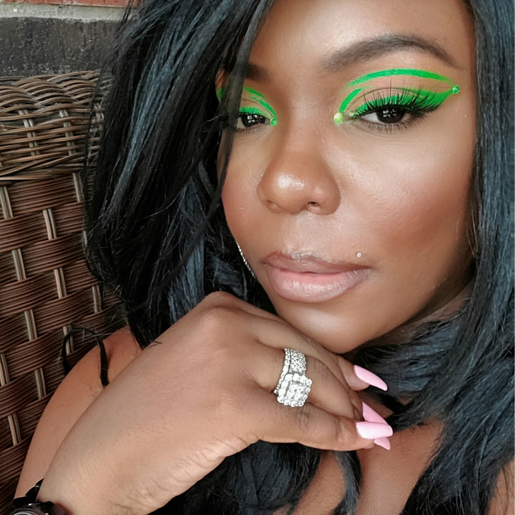 Graphic Liner | Scrolller