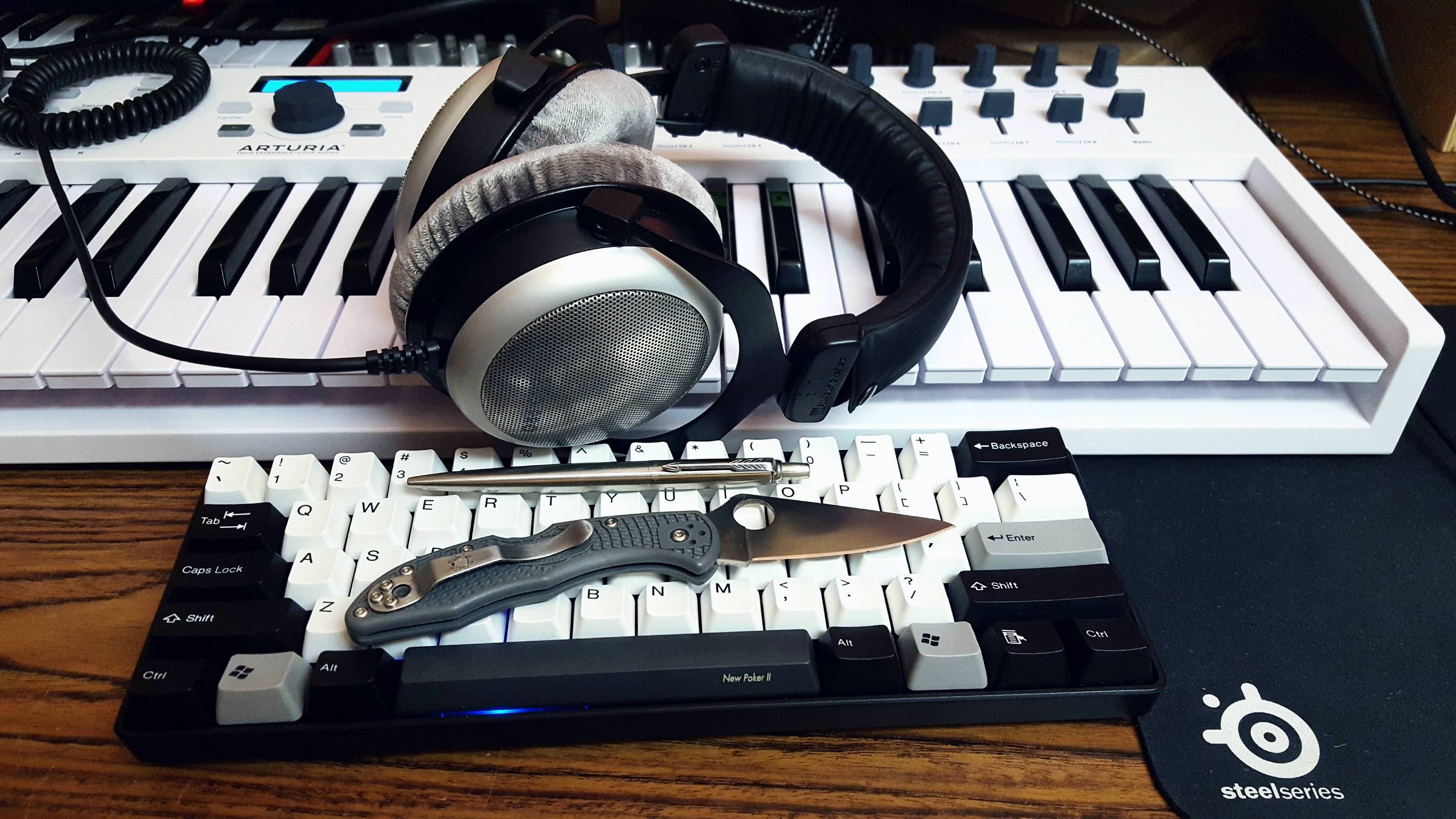 Grayscale | Scrolller