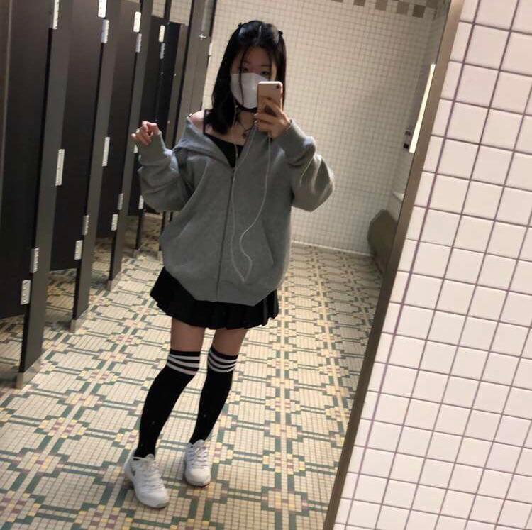 grayscale | Scrolller