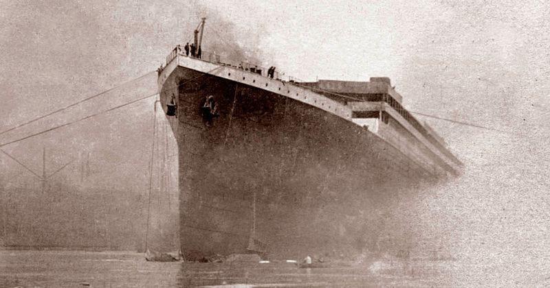 Great dramatic image of Titanic at launch. 1911 | Scrolller