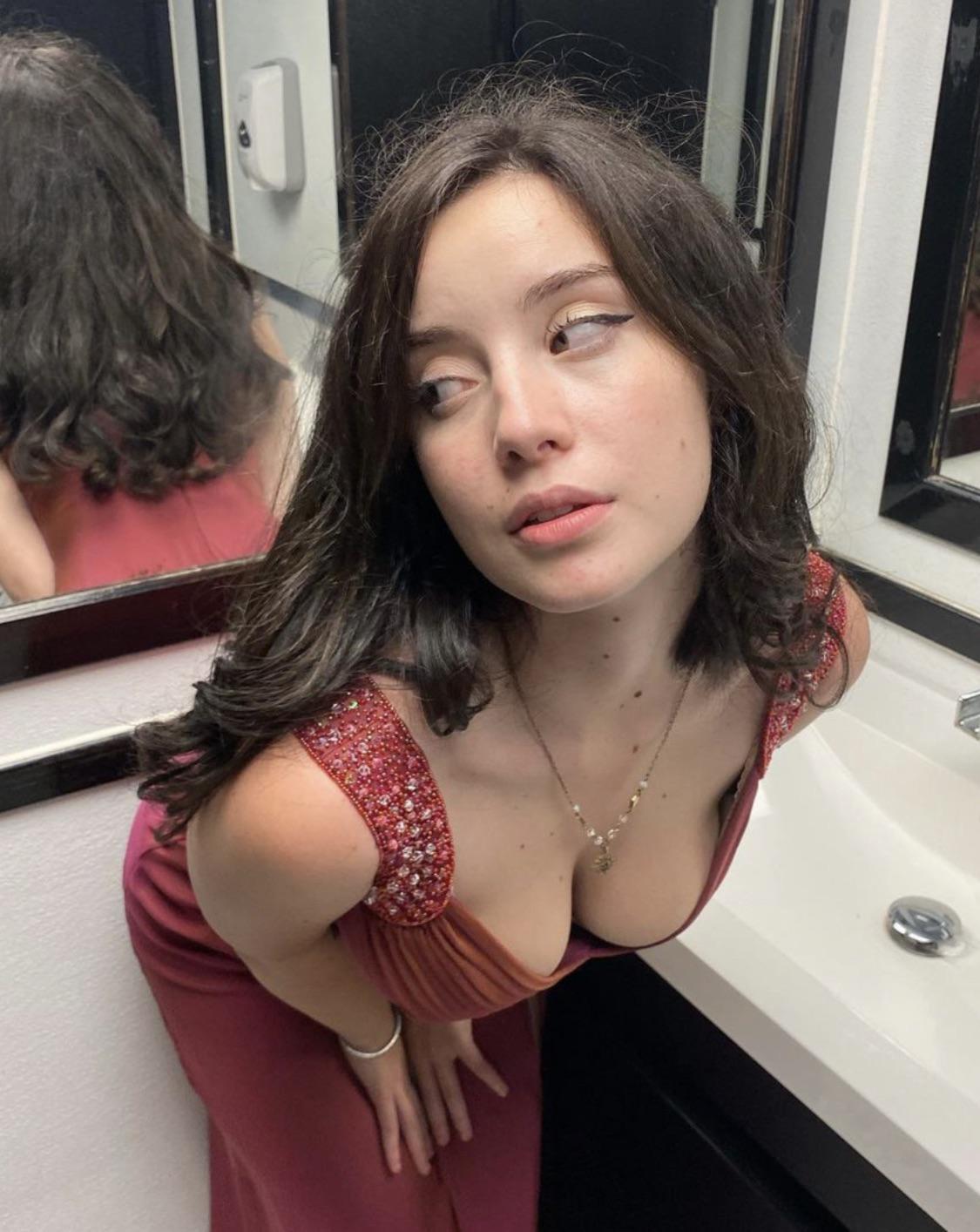 Great pose | Scrolller