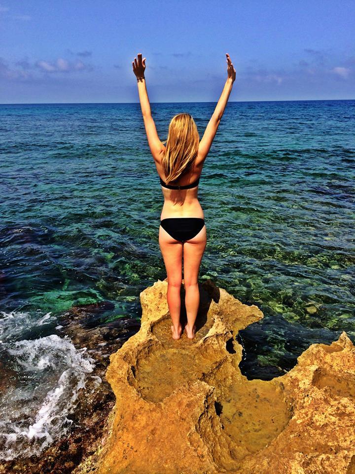 Facing the ocean | Scrolller