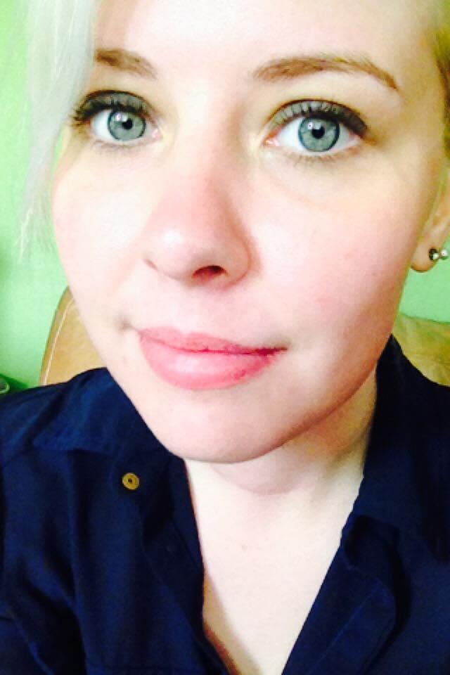 Green Eyed Girl Scrolller