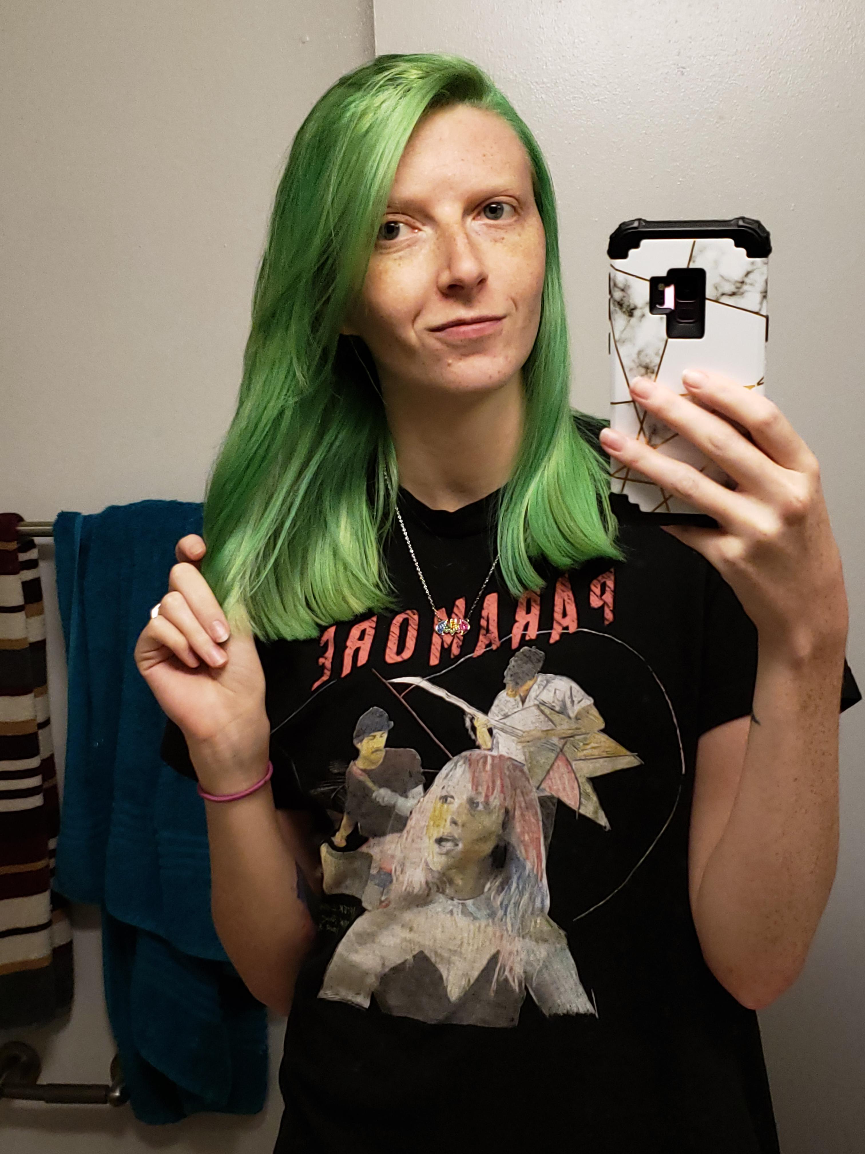 Green hair with arctic fox | Scrolller