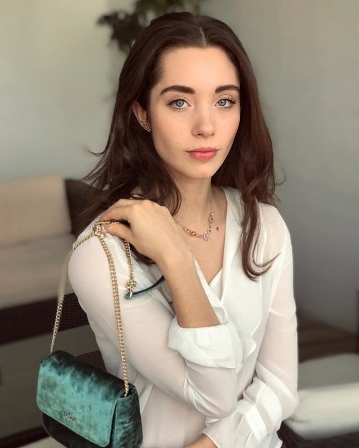 Greta Elizondo [irtr] | Scrolller