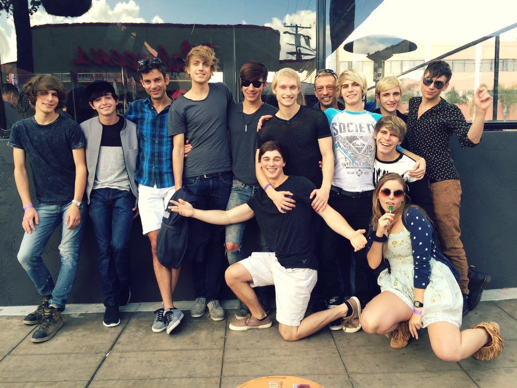 group photo | Scrolller