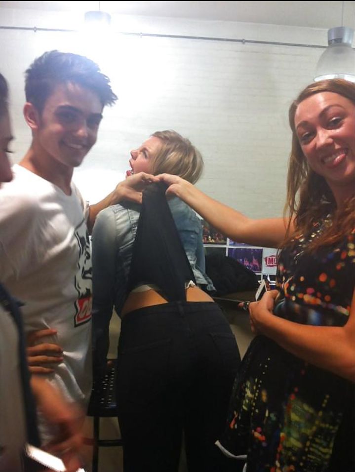 Group photo! | Scrolller