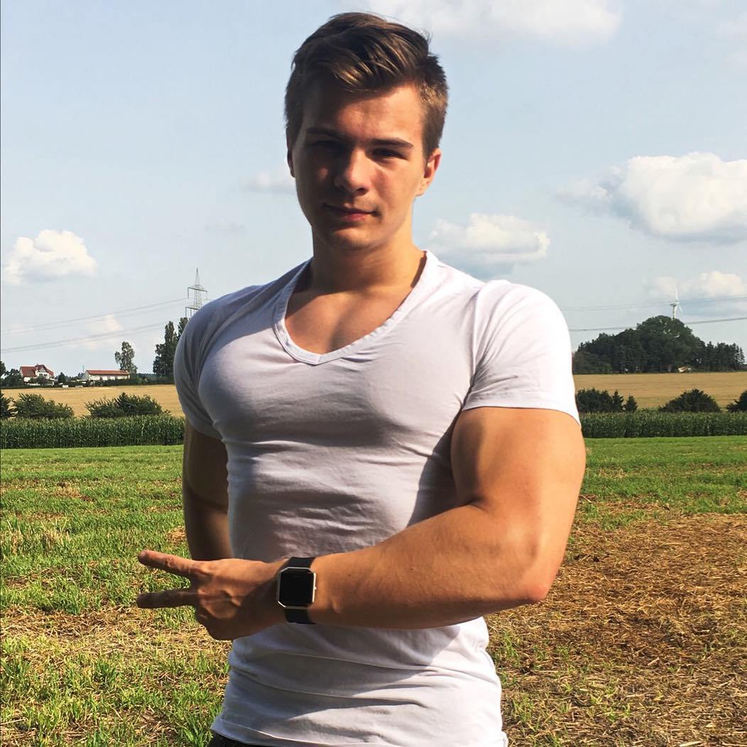 [GRR] Felix Gehricke flexing his pecs in tight shirt | Scrolller