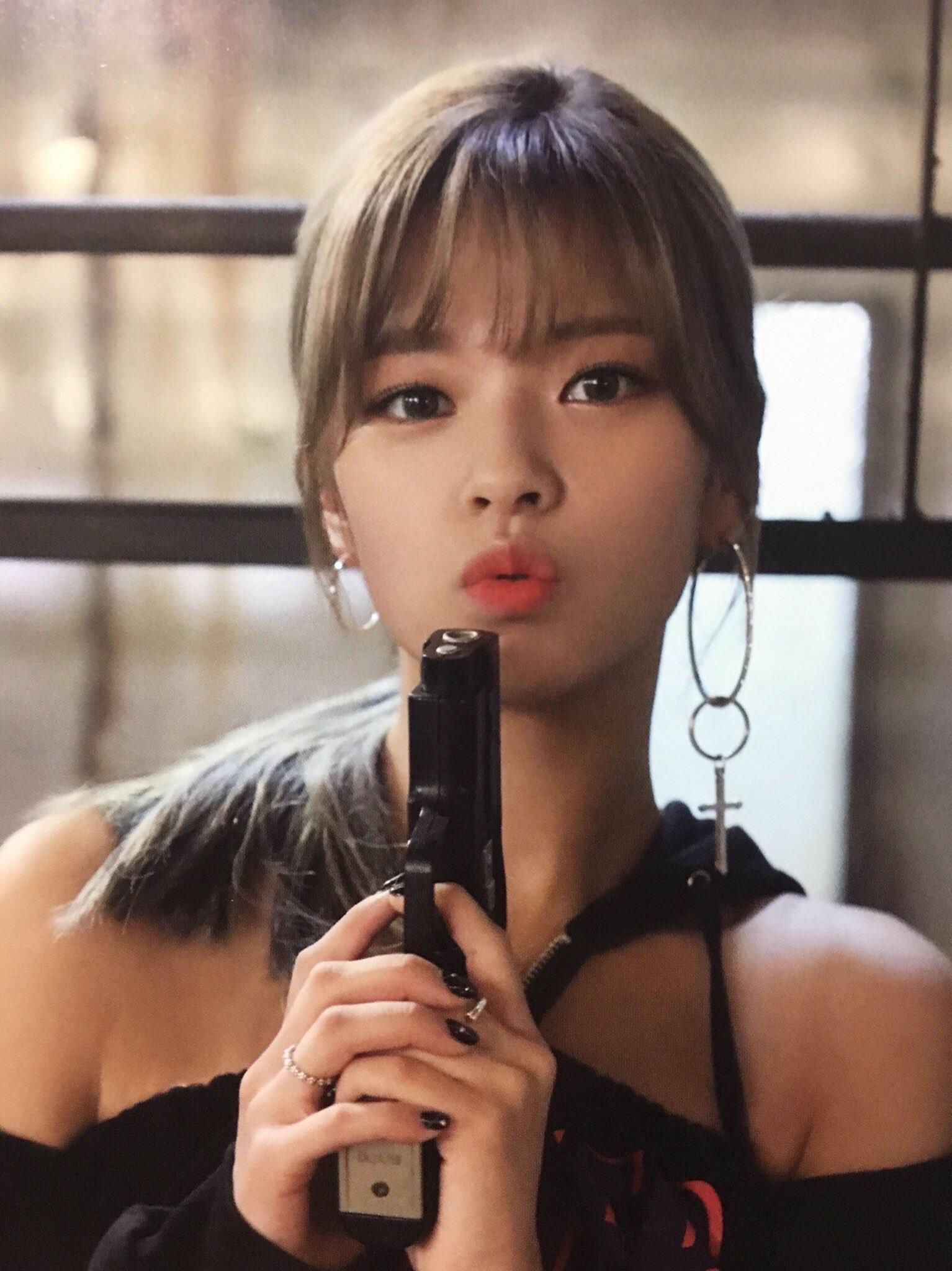 Gunner Jeongyeon | Scrolller