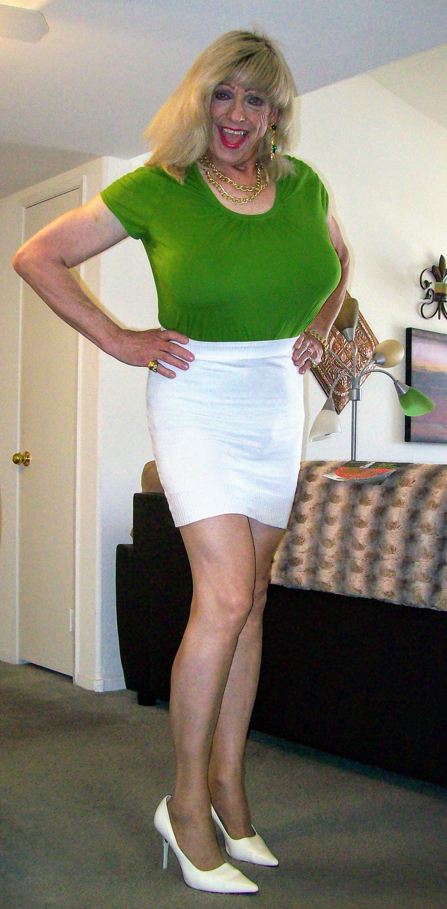 Gurl happy! | Scrolller