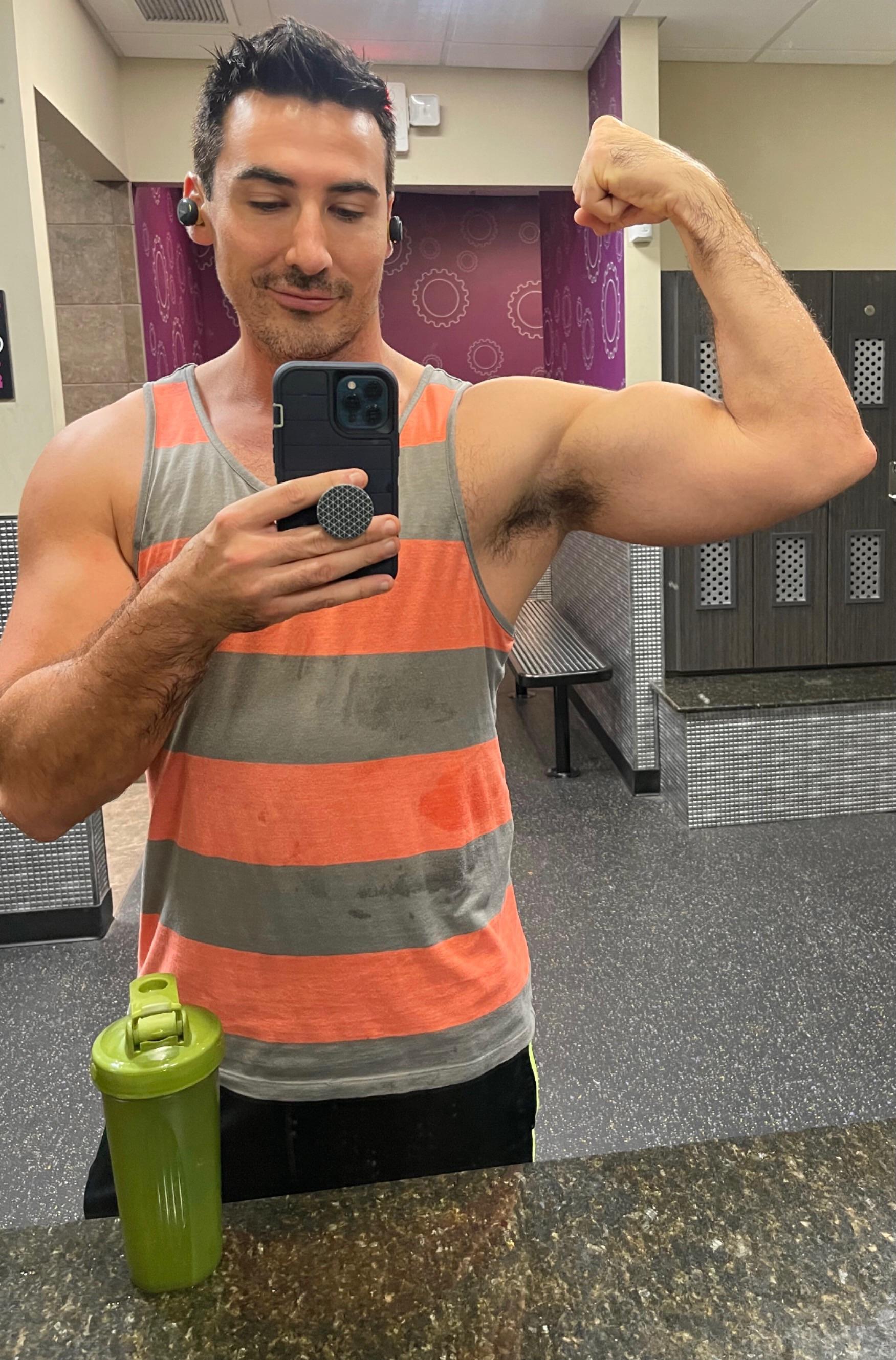 Gym buddies? | Scrolller