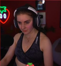 Gymshark Top in Todays Stream | Scrolller