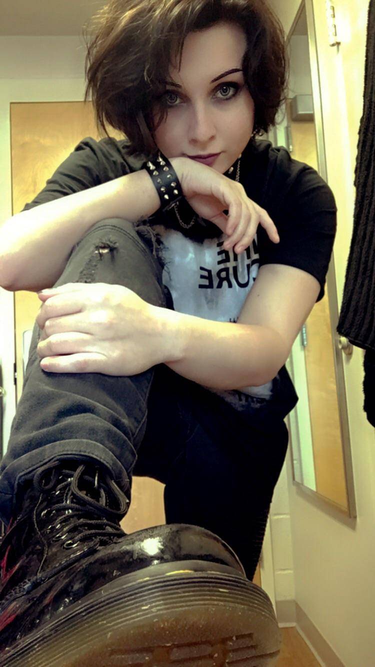 Had to try out some really weird poses to show off my Docs along with the rest of the fit ...