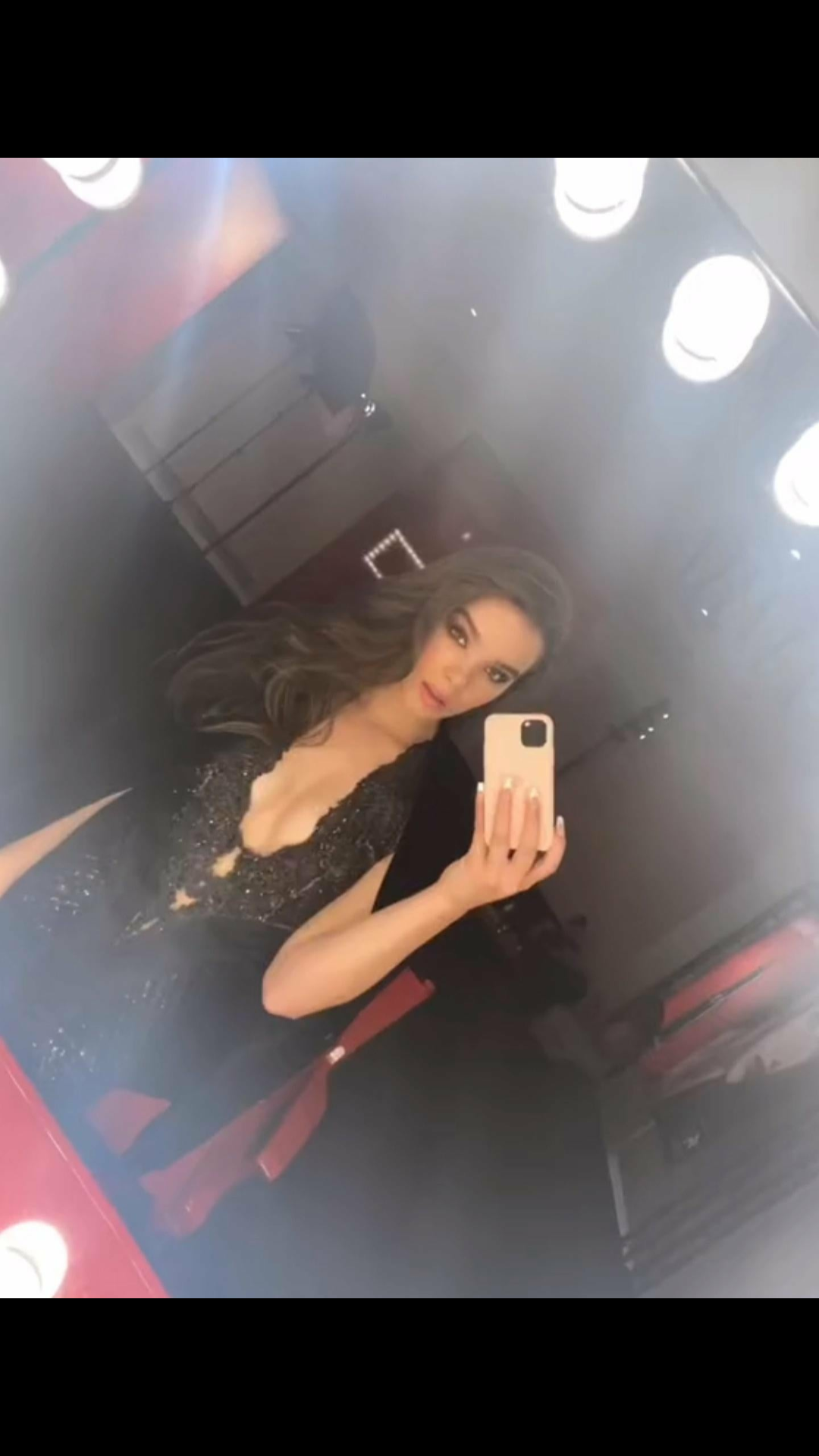 Hailee Steinfeld gets hotter and hotter everyday | Scrolller