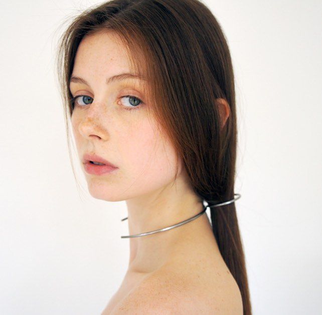 Hair taming choker by Evelie Mouila | Scrolller