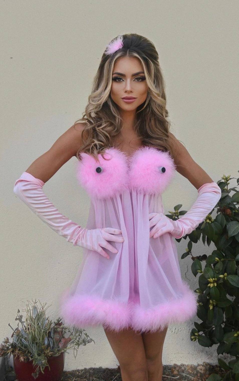 Halloween Hotties | Scrolller