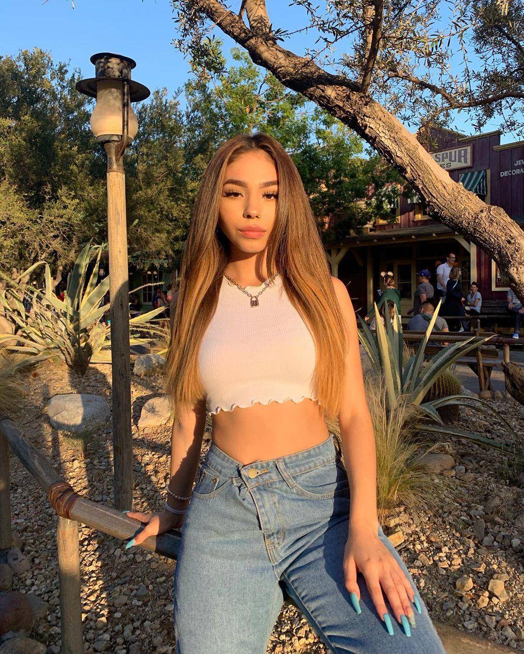 Hanging out at Frontierland | Scrolller