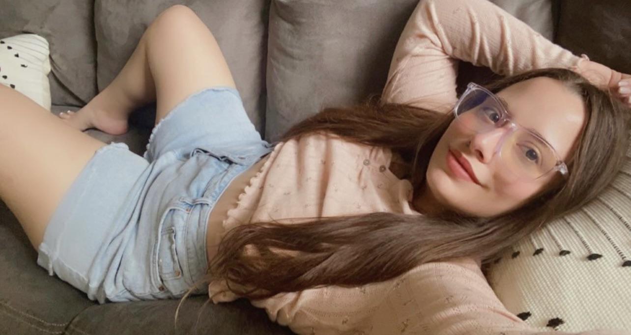 Happy Friday! (27F) | Scrolller