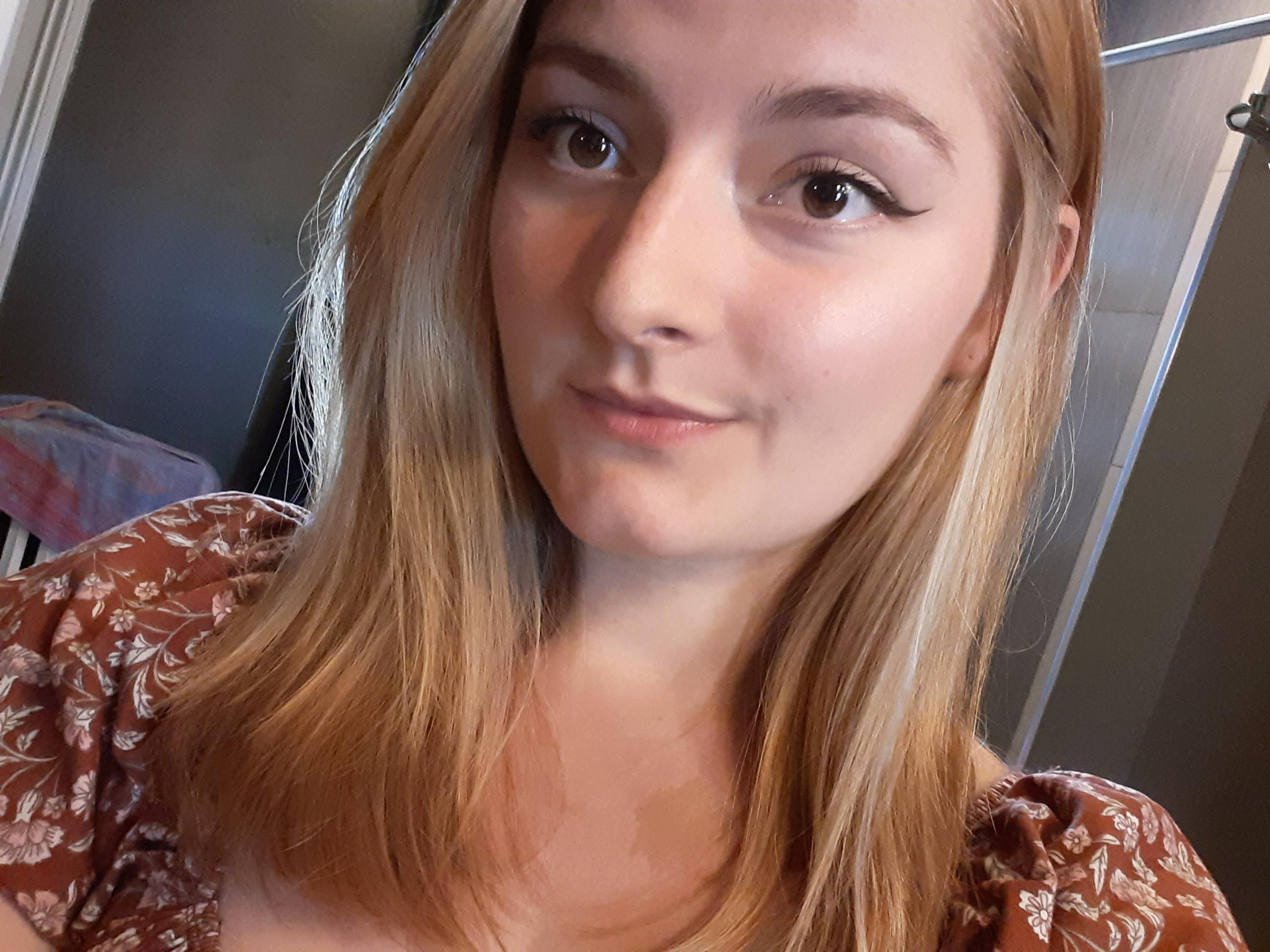 The smallest wing 🖌 | Scrolller