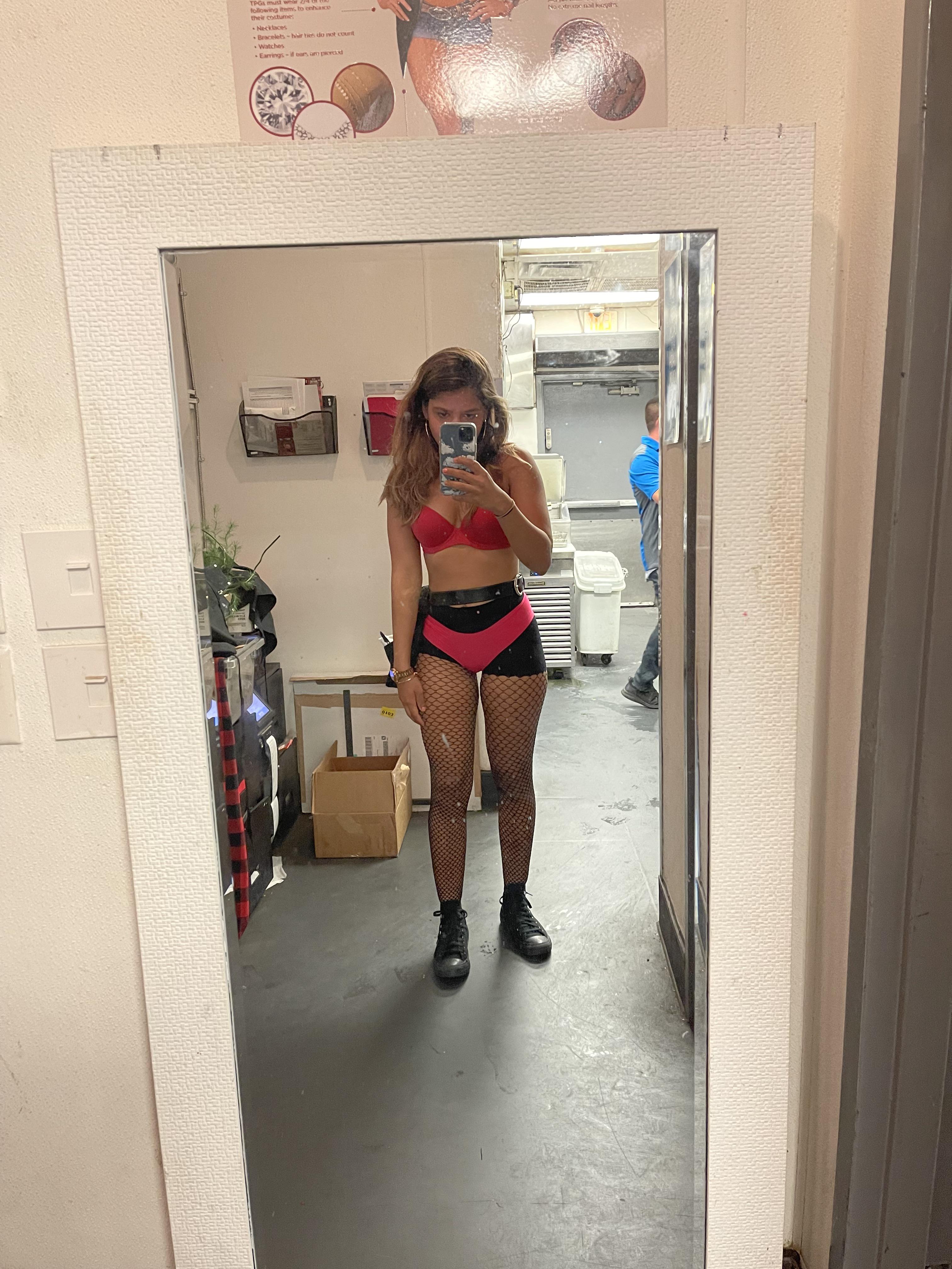 Hard at work or barely working??!! | Scrolller